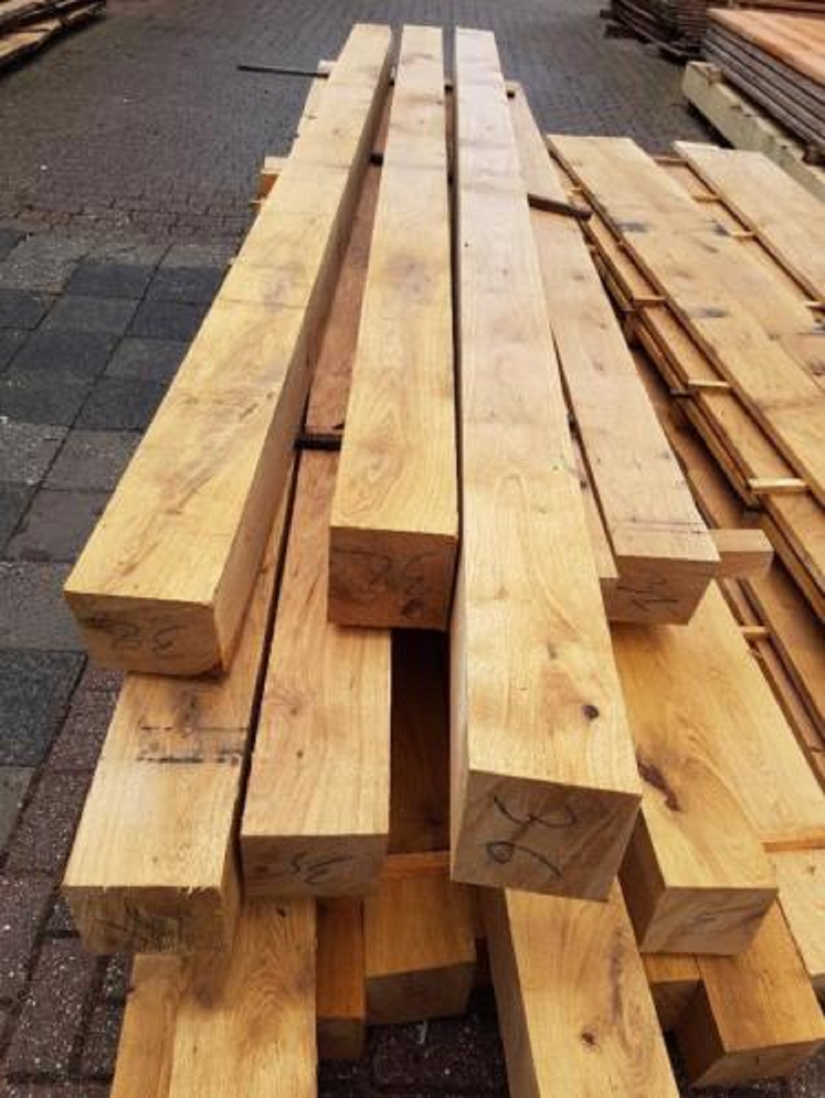 Eiken balken 150 x 150 mm diverse lengtes - Houthandel Vierpolders